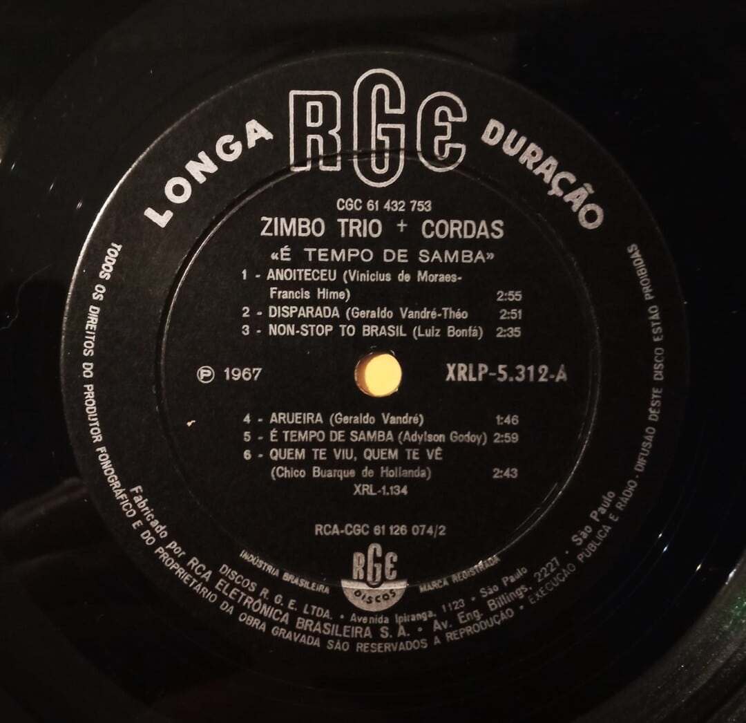 Zimbo Trio + Cordas - É Tempo de Samba | LP Vinil | Boa Viagem Discos ...