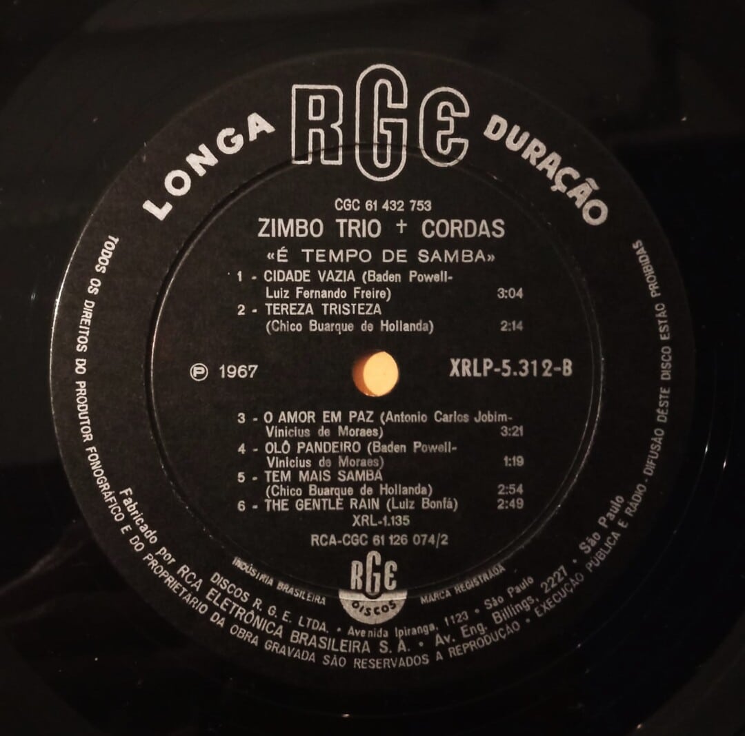 Zimbo Trio + Cordas - É Tempo de Samba | LP Vinil | Boa Viagem Discos ...